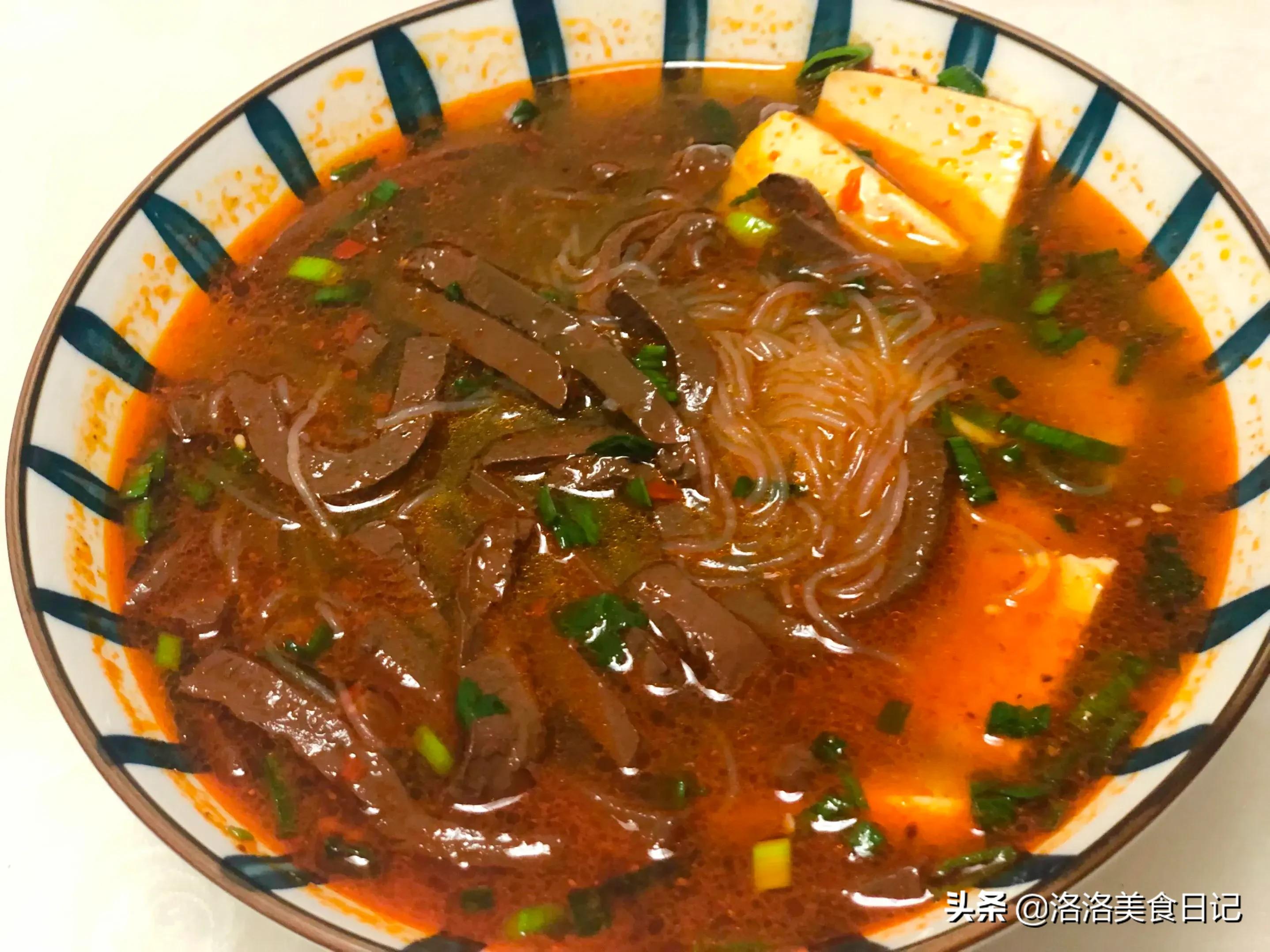 How to make goat blood in powder soup?The chef teaches you the tricks ...