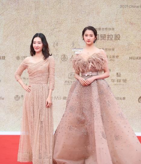 Golden Rooster Award Red Carpet: Dan Yichun's beautiful golden dress ...