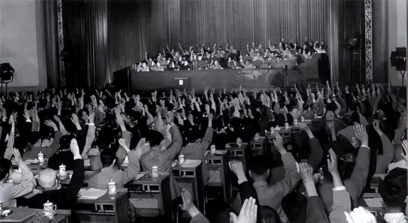 In 1959, Ke Qingshi saw President Peng's "letter of opinion" and sent ...