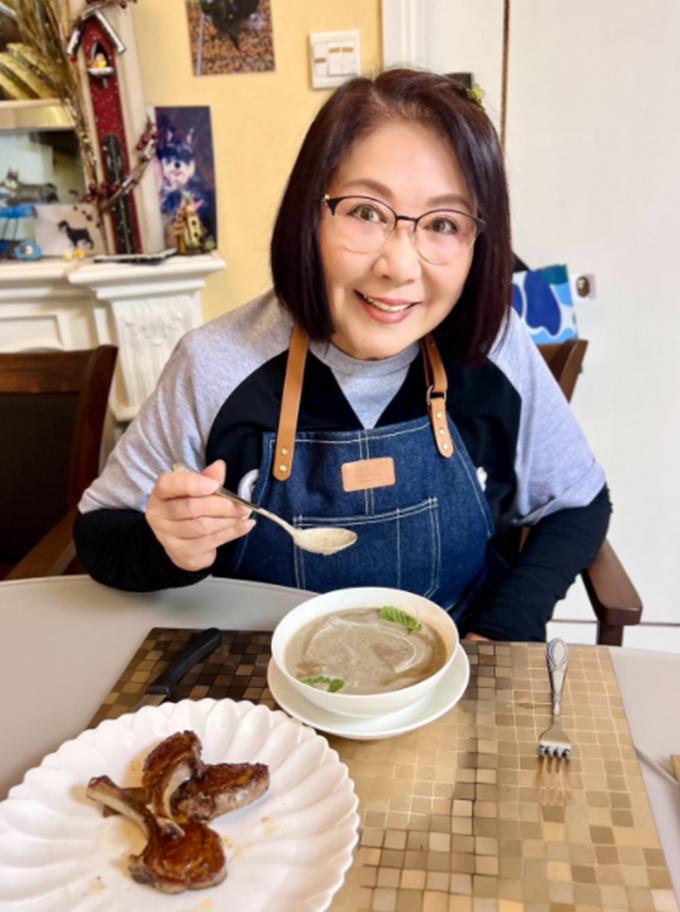 Li Siqi serves as an internet celebrity to teach cooking, 2,000 yuan of ...