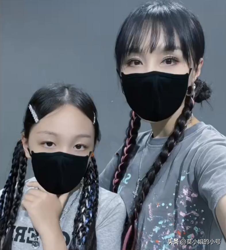 Lei Jiayin is so lucky!Wife Zhai Xufei dances with her 10-year-old daughter, the mother and ...