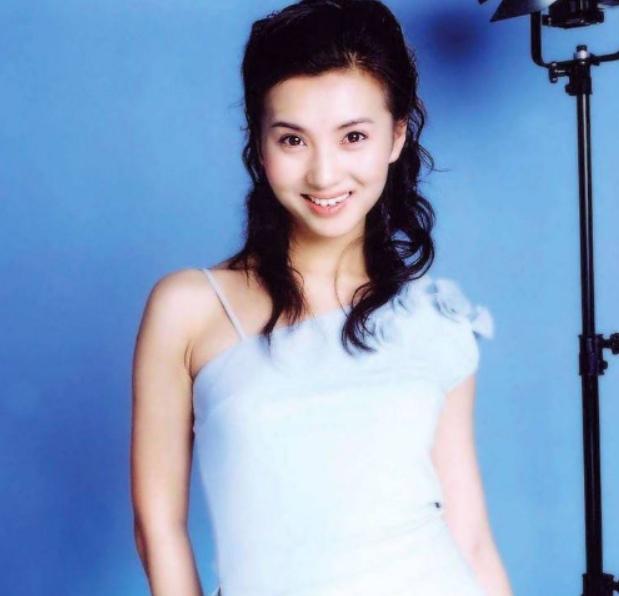 "Glamorous" Chen Hao: Married to a banker husband at the peak, now 44 years old with sons and ...