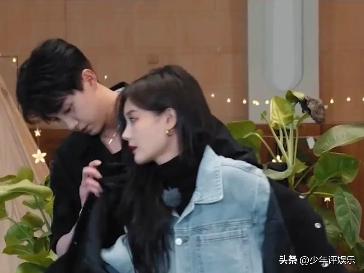Li Yitong and Fan Shiqi were so sweet that they slapped their faces ...