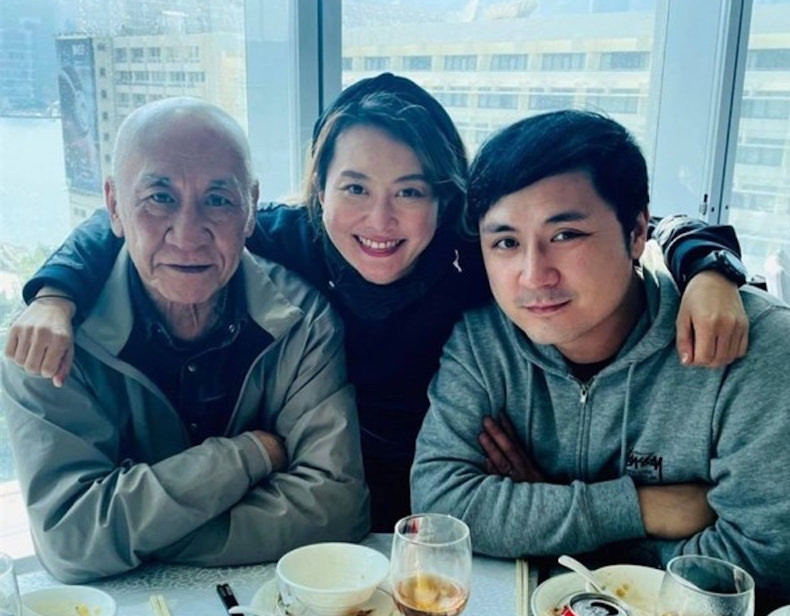 Huang Zhan's daughter attended a family gathering, hugged her cousin-in ...