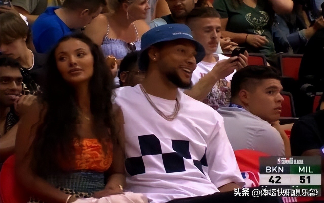 Simmons and his sexy girlfriend watch the Nets summer league game, and ...
