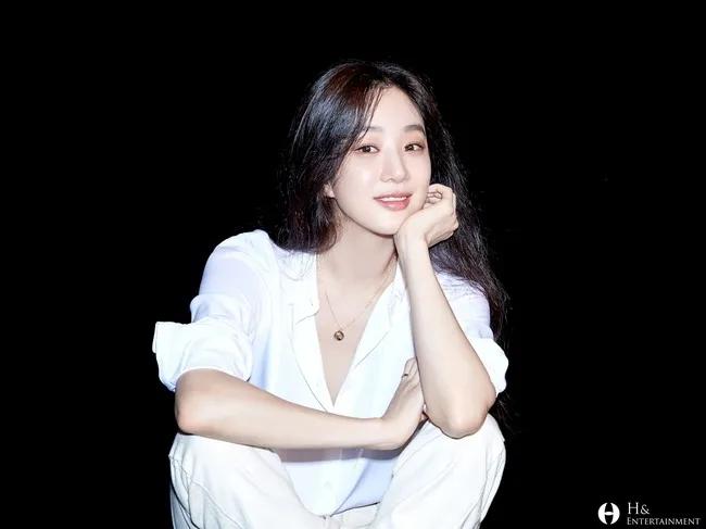 What are the similarities between Jung Ryeo Won and Jung Eun Chae? - iNEWS