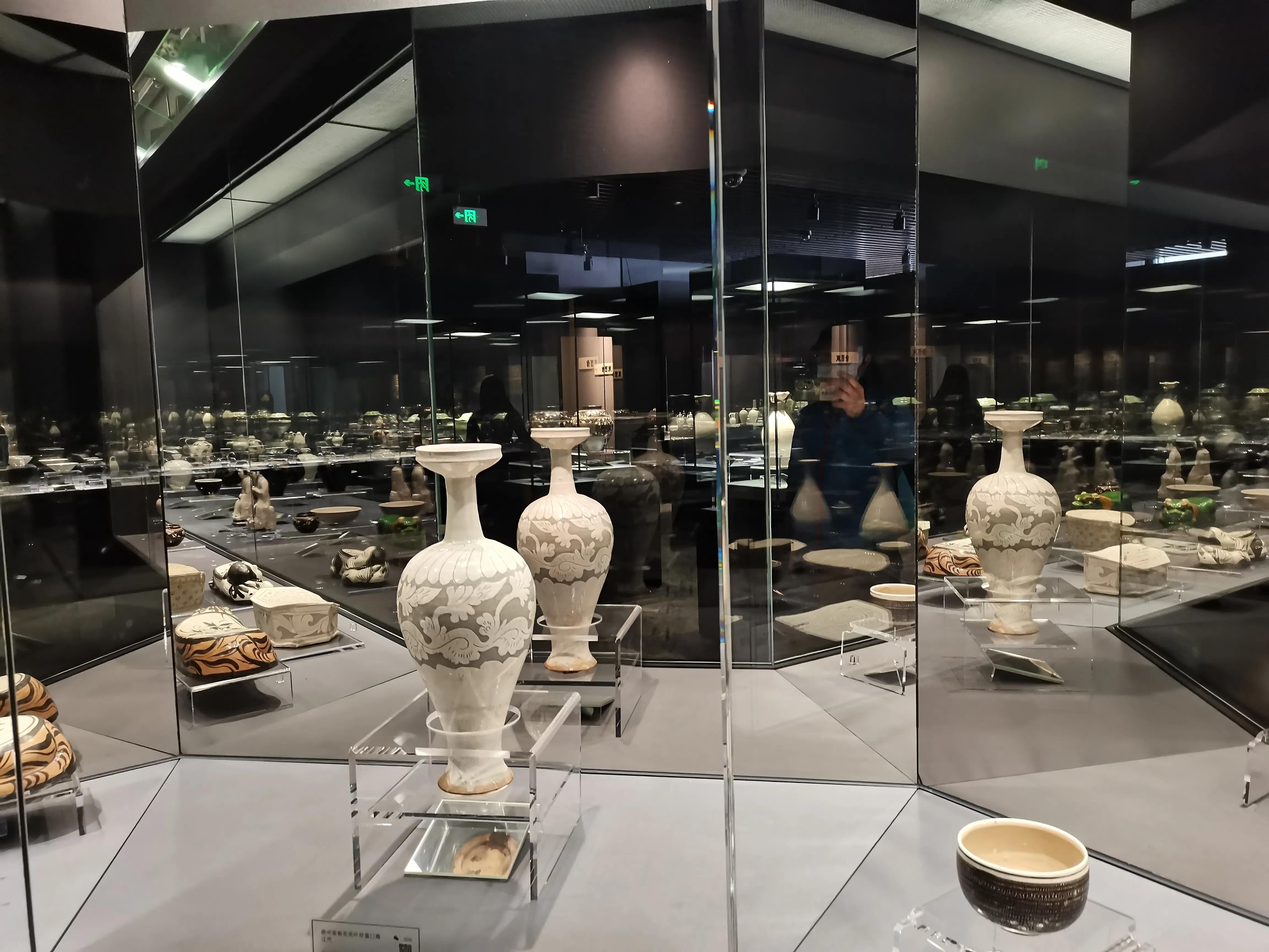 Punch in Shanghai Guanfu Museum - iNEWS