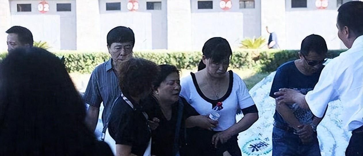 CCTV's most handsome host, 32-year-old with a bright future ...