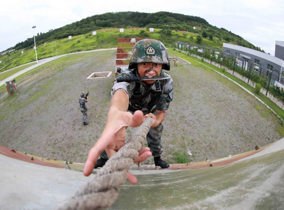 @ New comrade-in-arms, what are you like in the future? - iNEWS