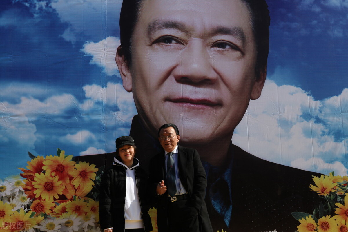 The three celebrities with the most expensive funerals, one person sits ...