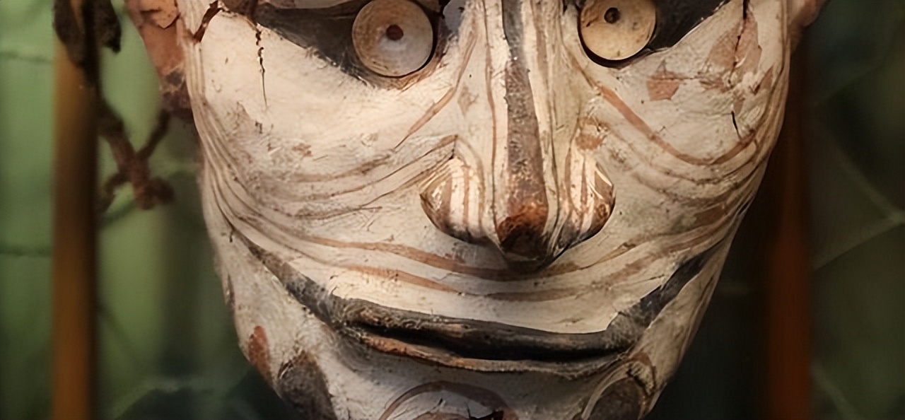 The primitive tribe in the Pacific is covered in mud and likes to scare ...