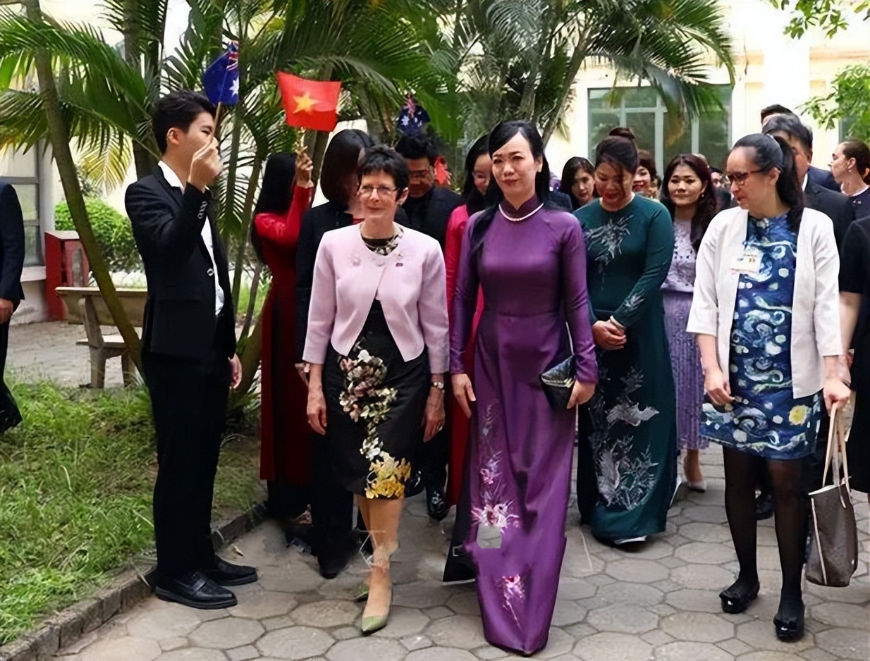 Jin Jianxi: Dressed up to attend but lost to the Vietnamese lady, the ...
