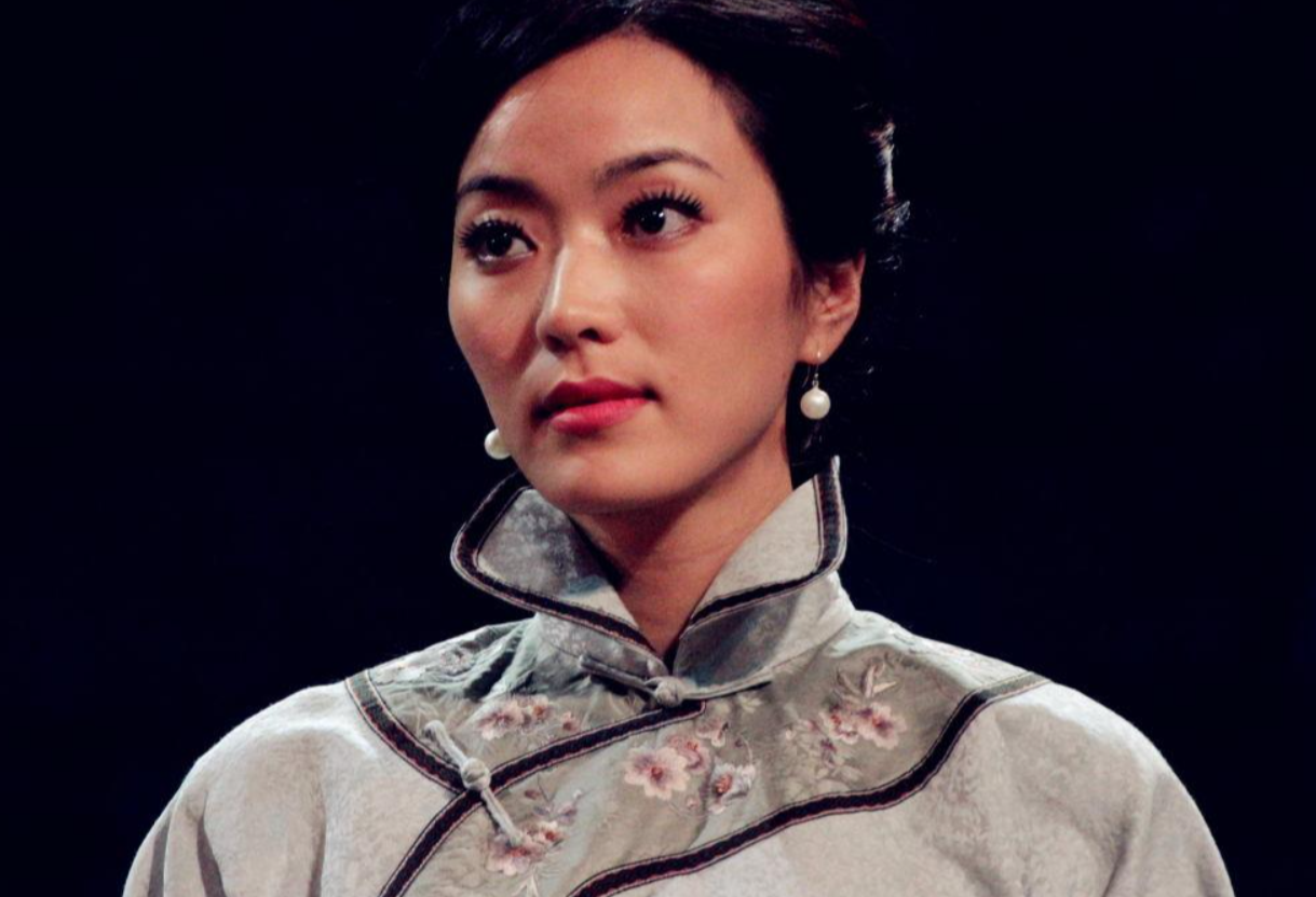 Shao Bing's wife Zhang Pei: Giving up her career for the family - iNEWS