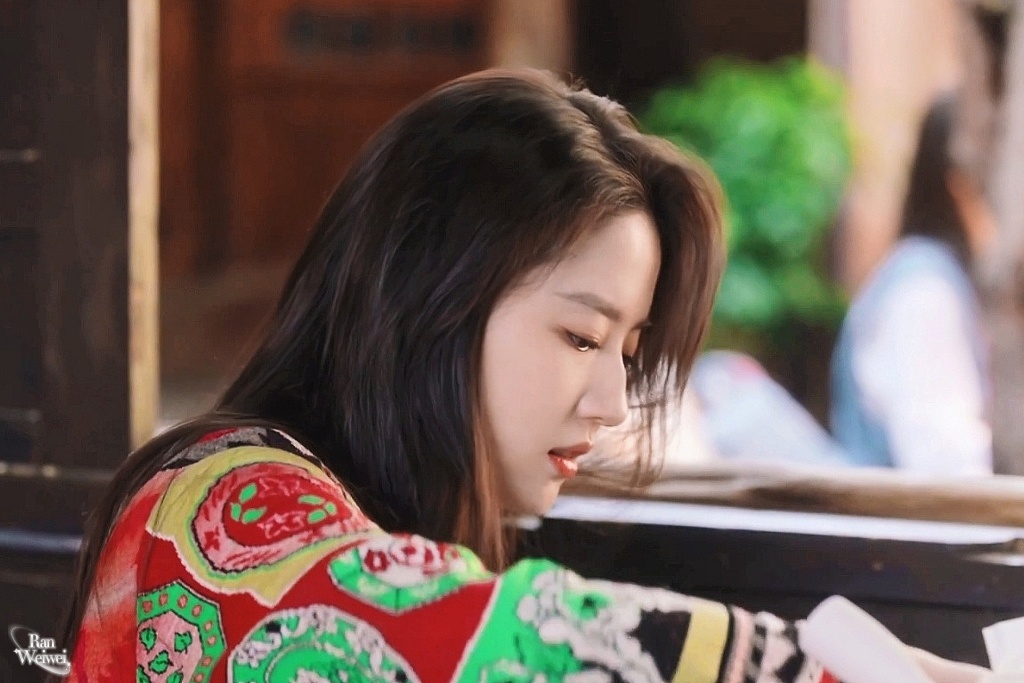 Actress Jing Ruyang is plainly dressed, looks like Liu Yifei, beautiful ...