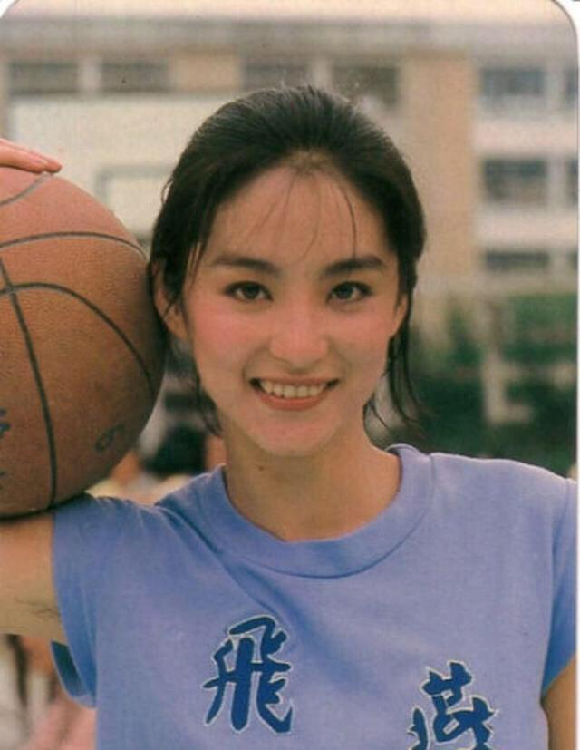 Brigitte Lin was photographed on the street when she was young, full of ...