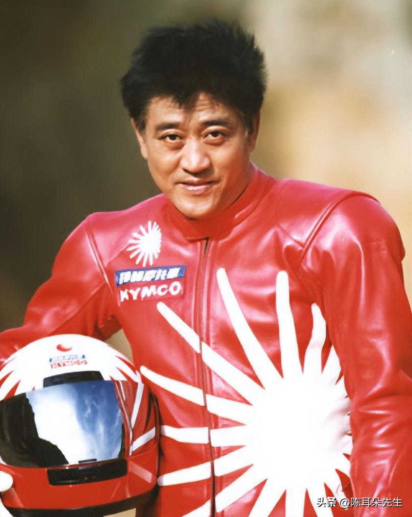 Yu Rongguang: I was at the entrance of the hotel and watched Jet Li make a phone call. His ...