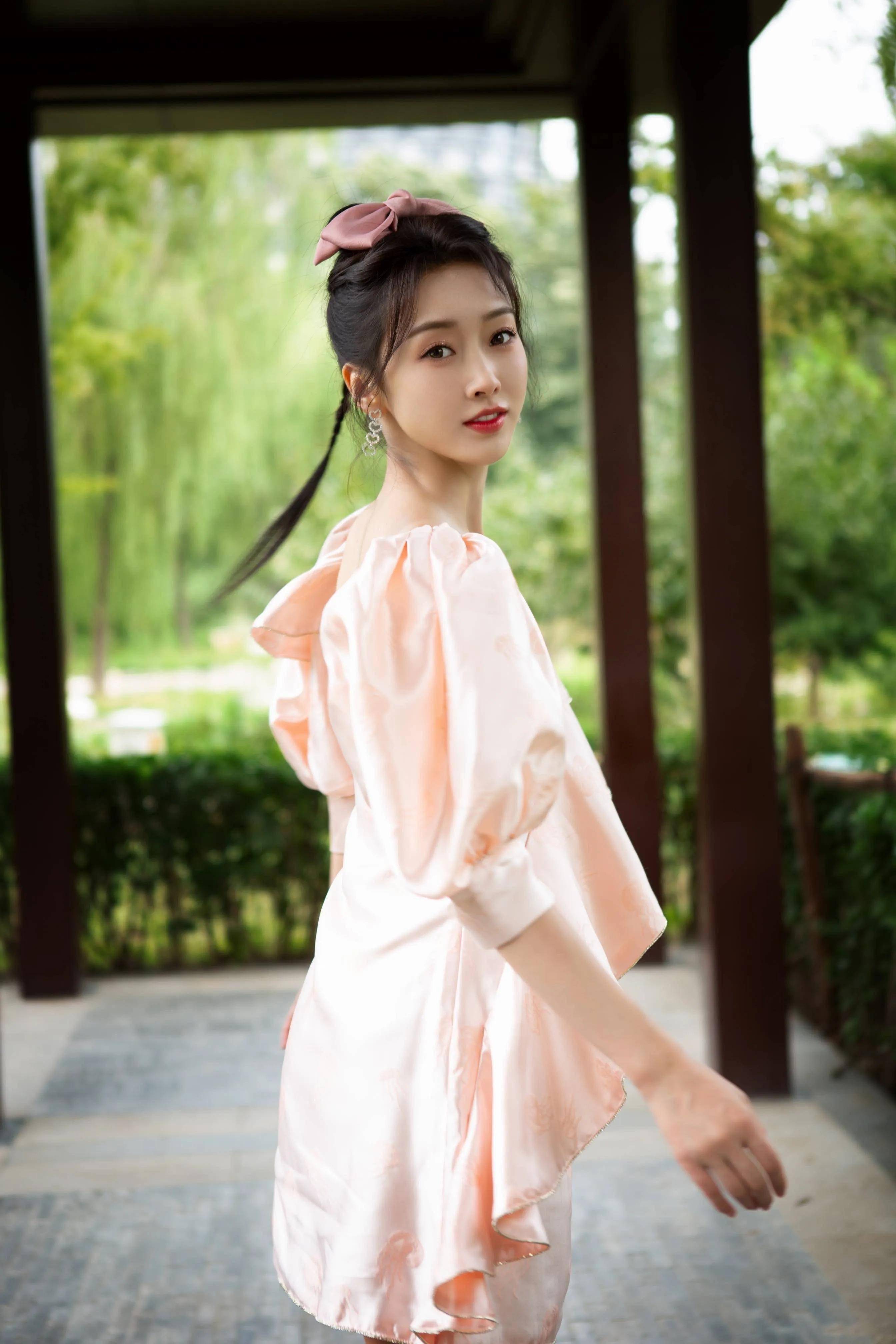 Actor Xuan Lu, I am the senior sister of "Xiao Zhan" - iNEWS