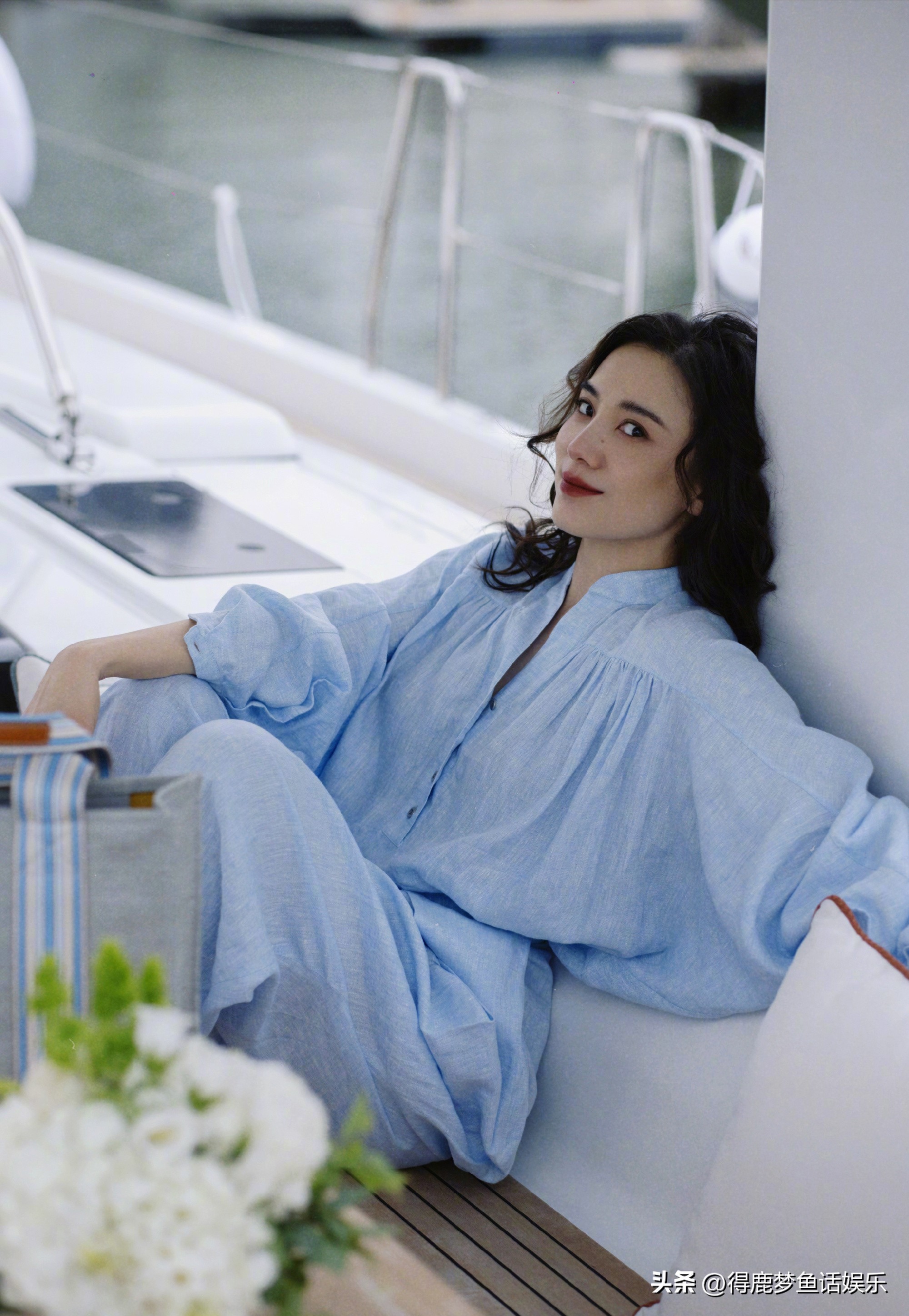 Song Jia's blue suit is easy to shoot, gentle and romantic! - iNEWS