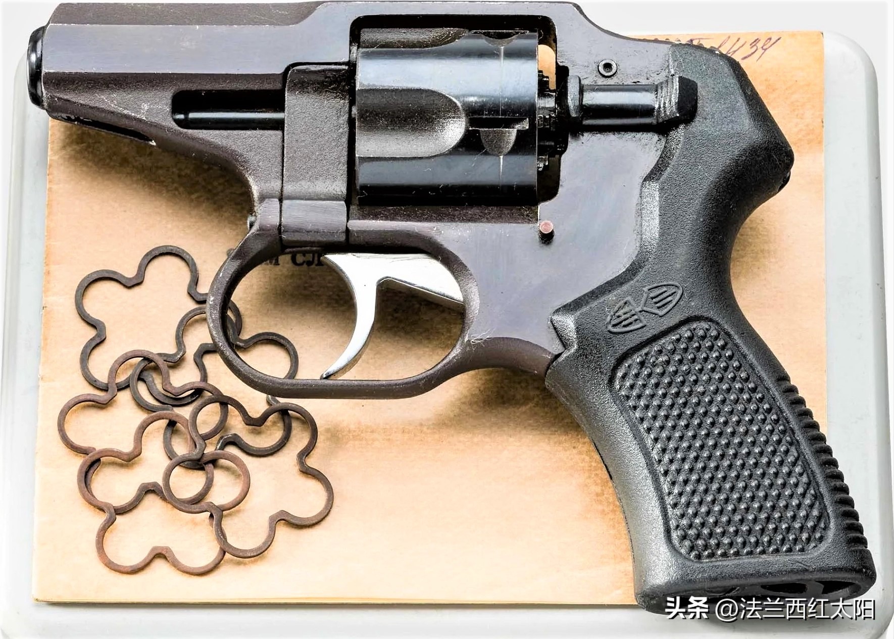 Russian Udal revolver R-92 UDAR - iNEWS