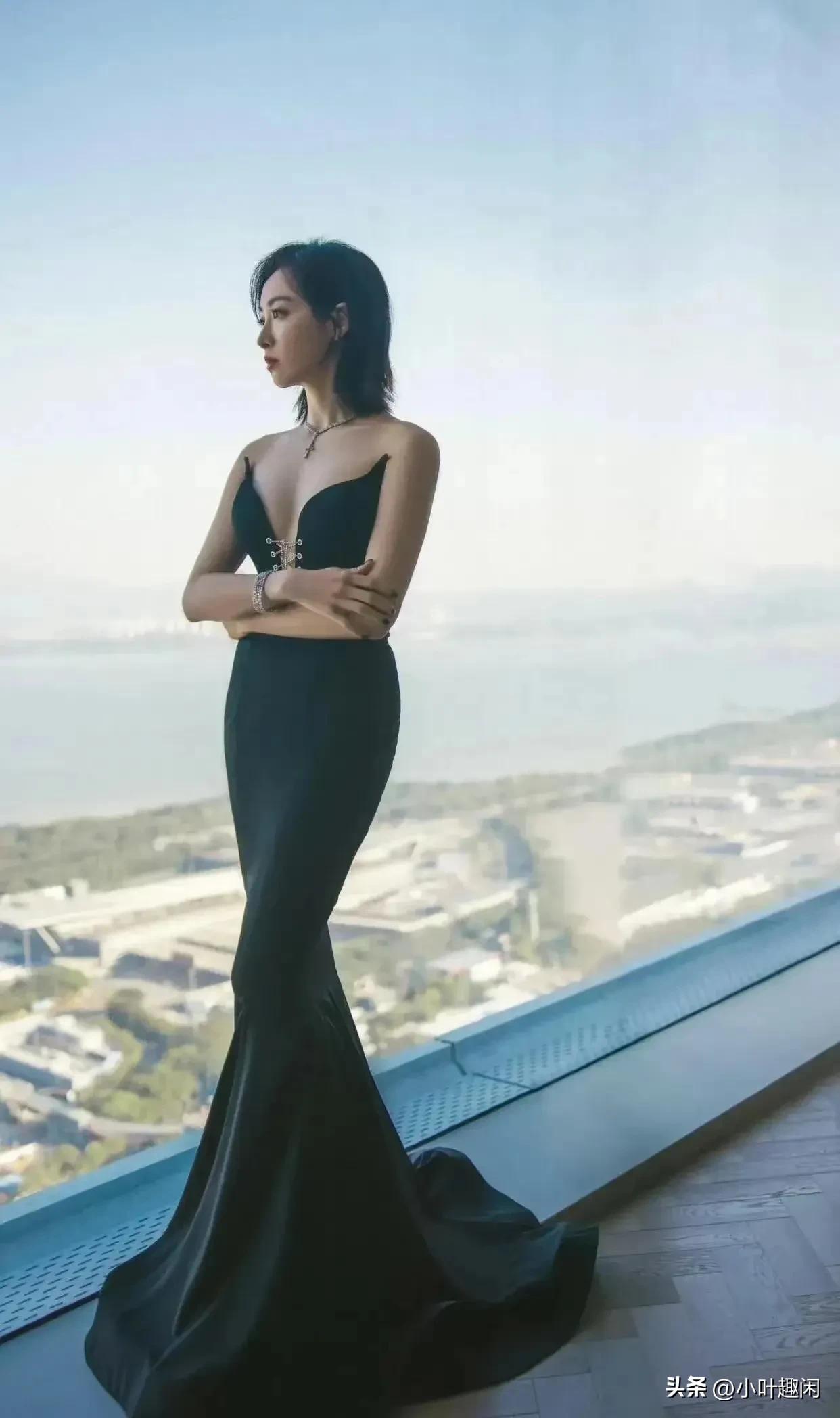 The sexy and charming Zhang Xiaofei makes people's heart beat! - iNEWS