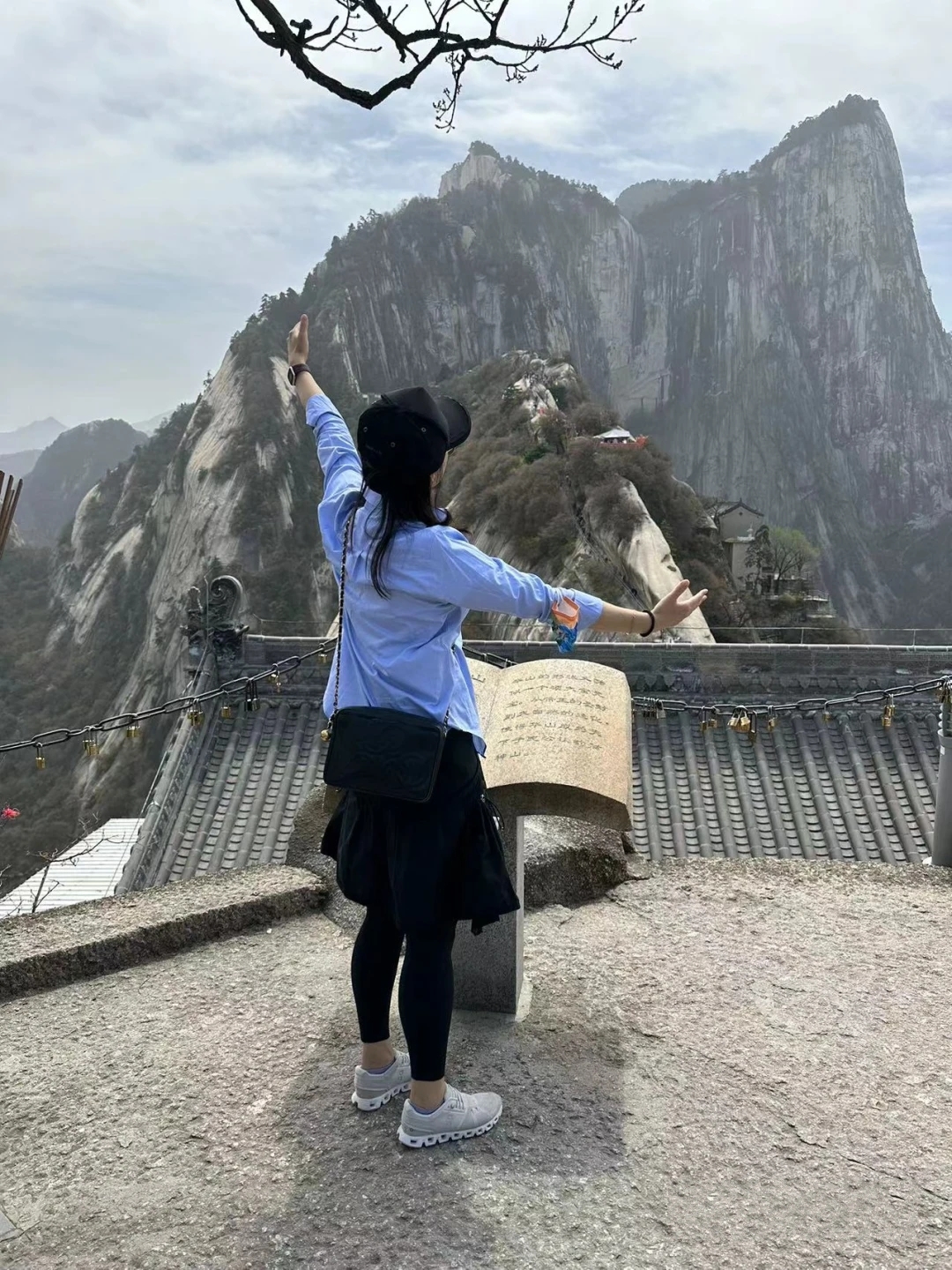 Huo Qigang's family travels, the two daughters are super beautiful in ...