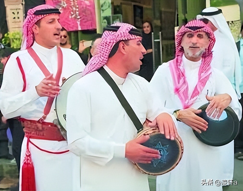 What are the characteristics of Arabic traditional music? What role ...