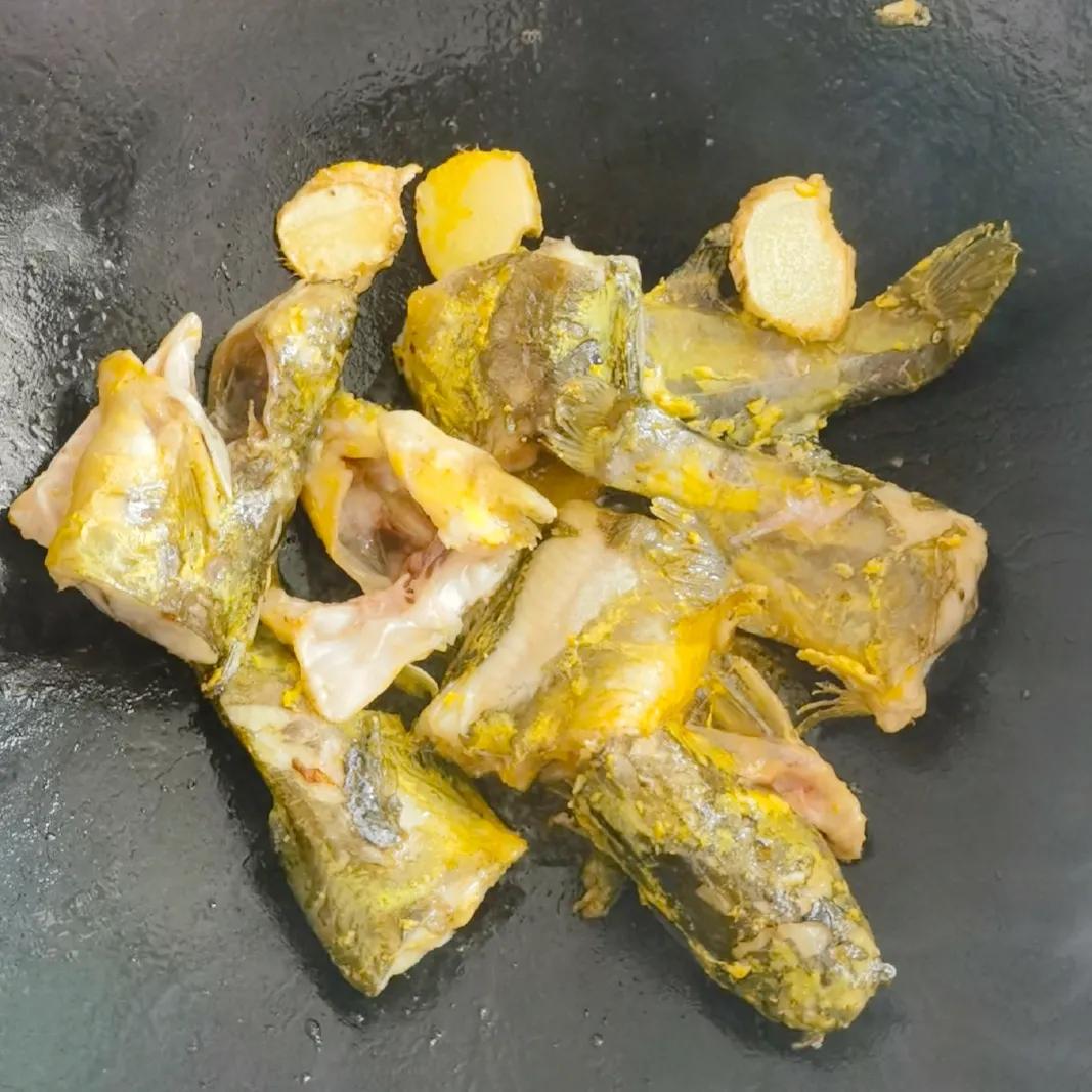 Nutritious and delicate yellow bone fish tofu soup - iNEWS