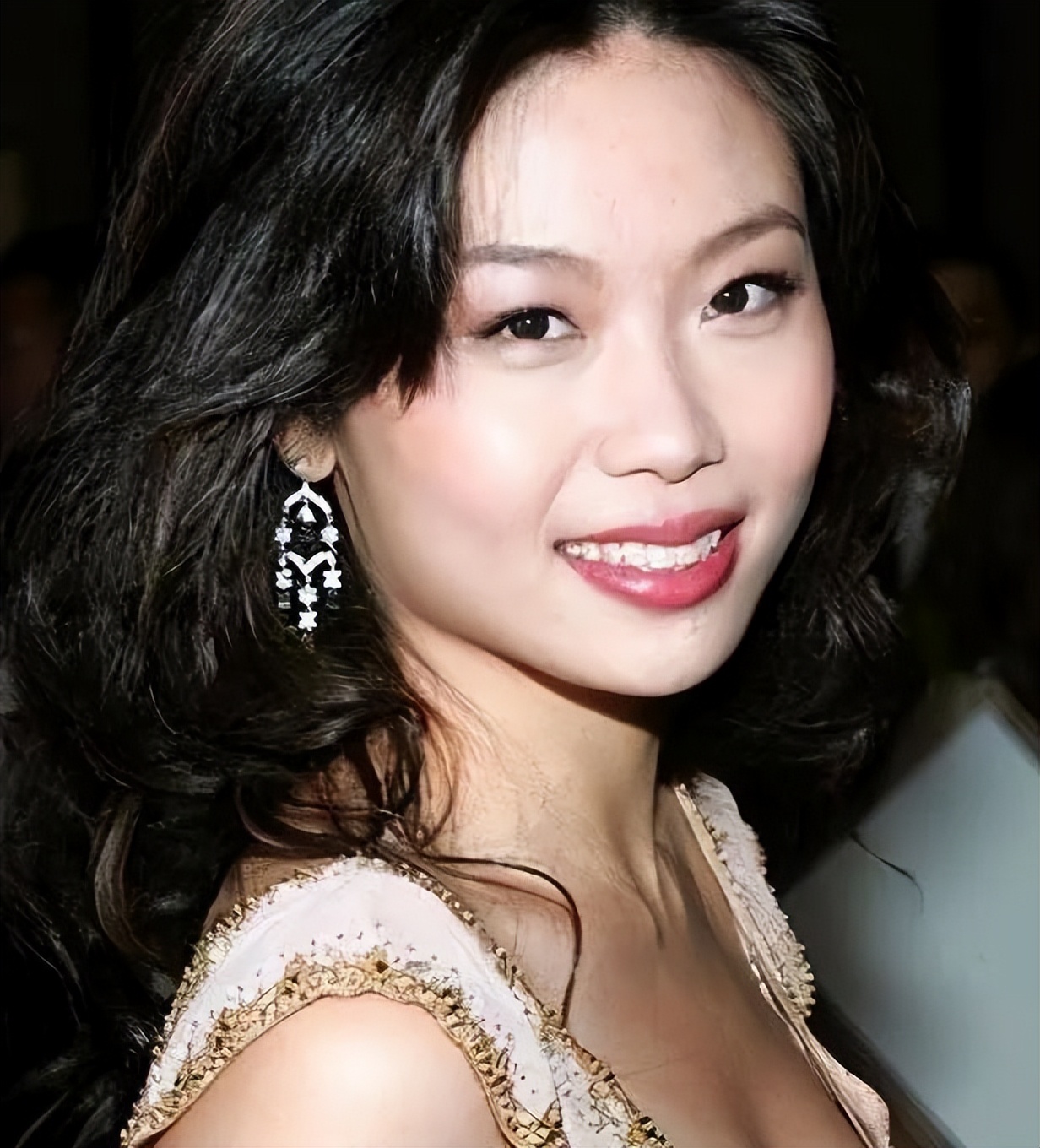 Sister Jinlian in the Hong Kong circle: After being abandoned by a ...