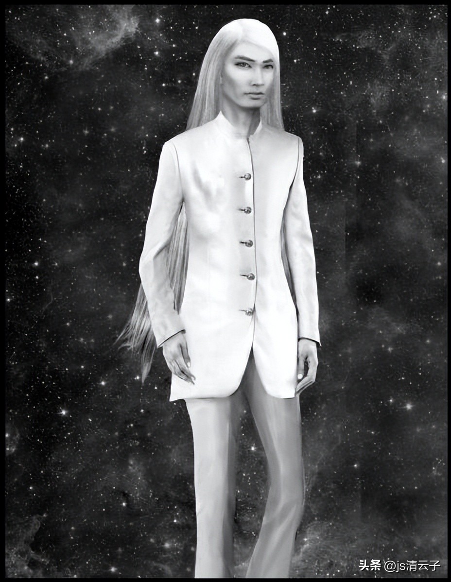 Itipuri, an alien race, has a 30-foot silver disc-shaped spaceship ...