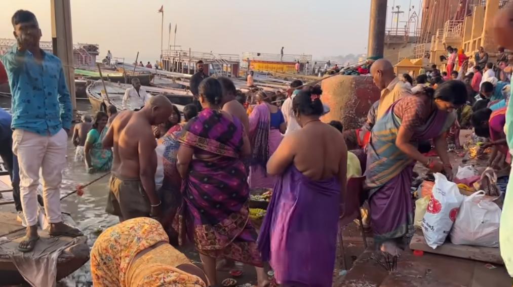 Japanese beauty net red went to the Ganges River in India to take a ...