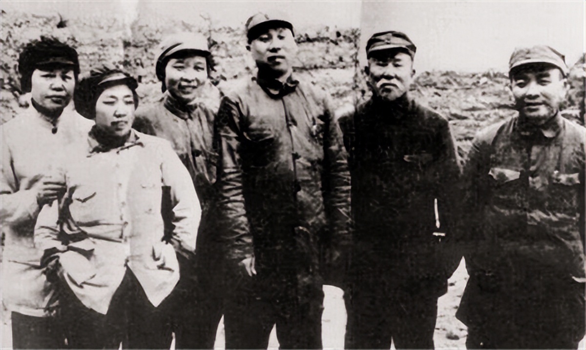 Li Zhen: From a child bride to become the first female general in New ...