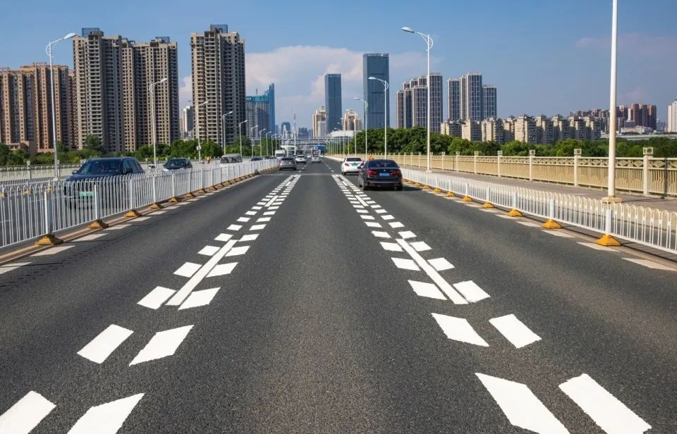 There are more and more "fishbone lines" on the road, how can I drive ...