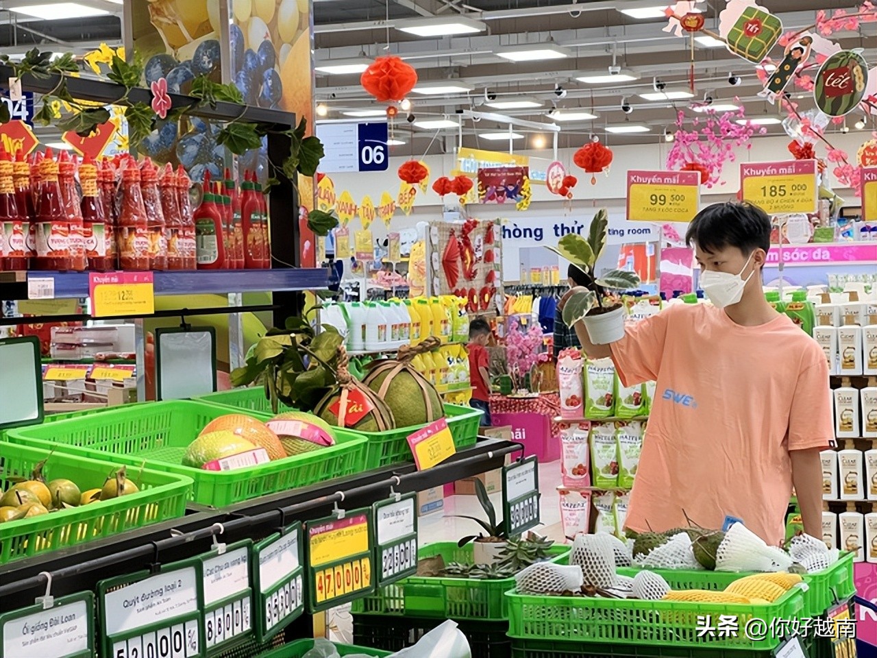 Each Vietnamese spends 2.8 million VND per month (equivalent to about ...