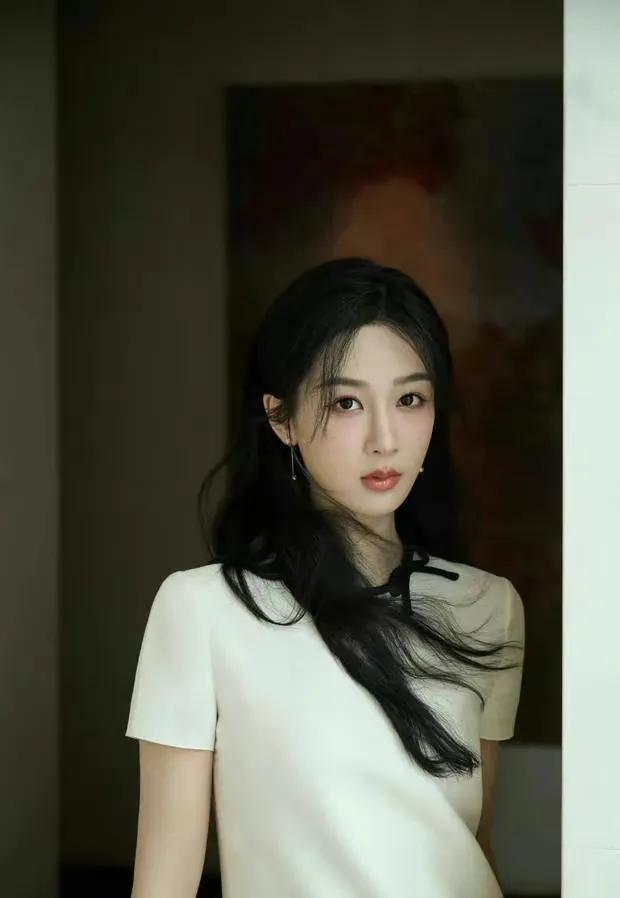 Yang Zi's gentle and ladylike style, her princess-like charm makes ...