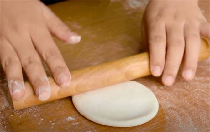 A new method of making homemade noodle cakes, all of them will bubble ...