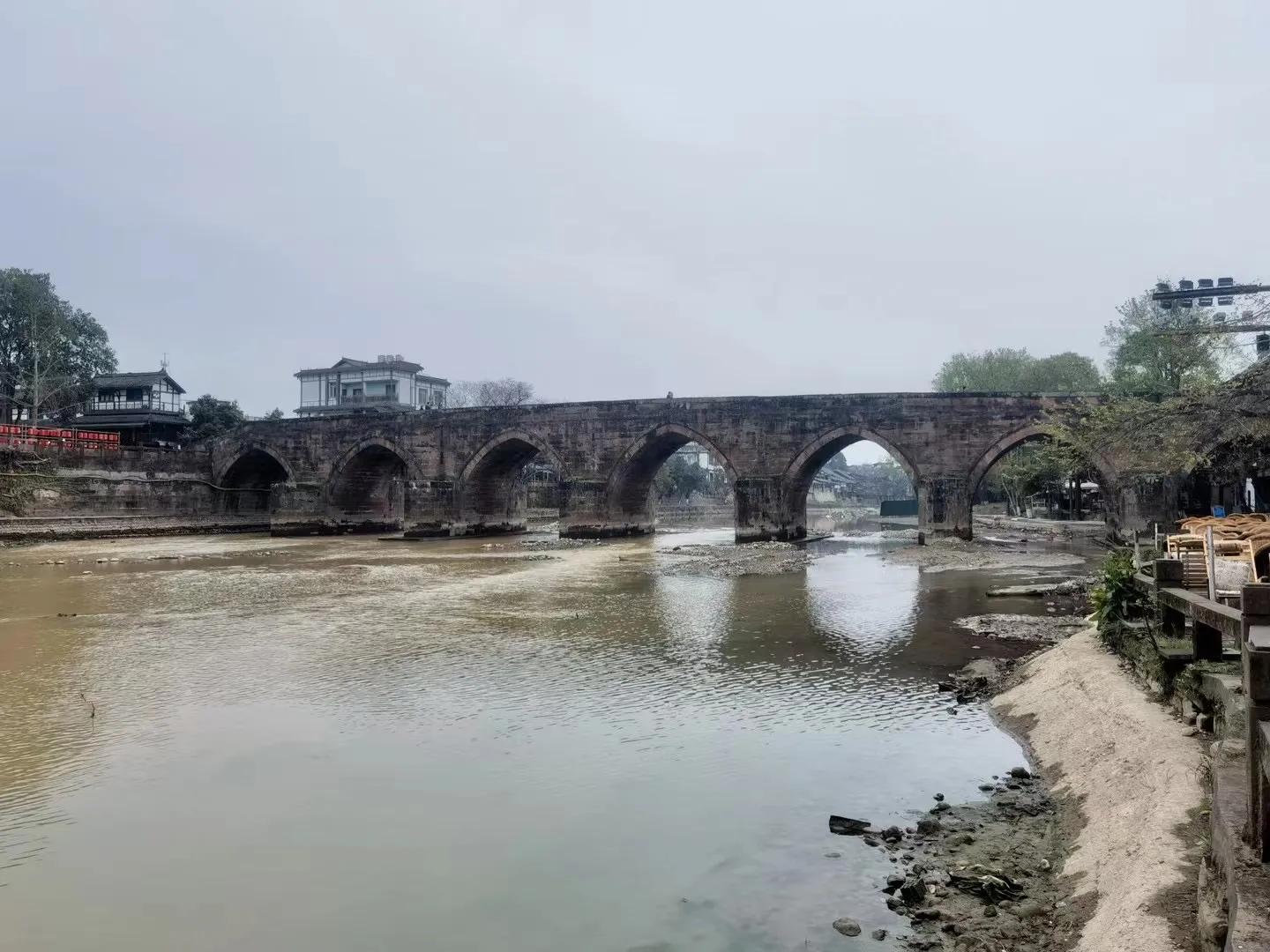 Stepping on the millennium post road, looking for the footsteps of the ...
