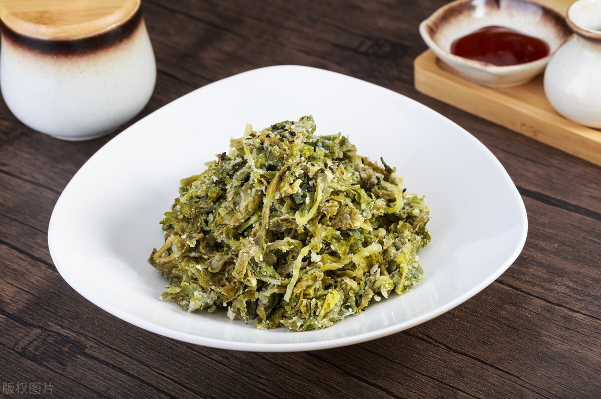 Don't throw this dish away, it's high in carotene, steamed soft and fragrant, and can improve ...