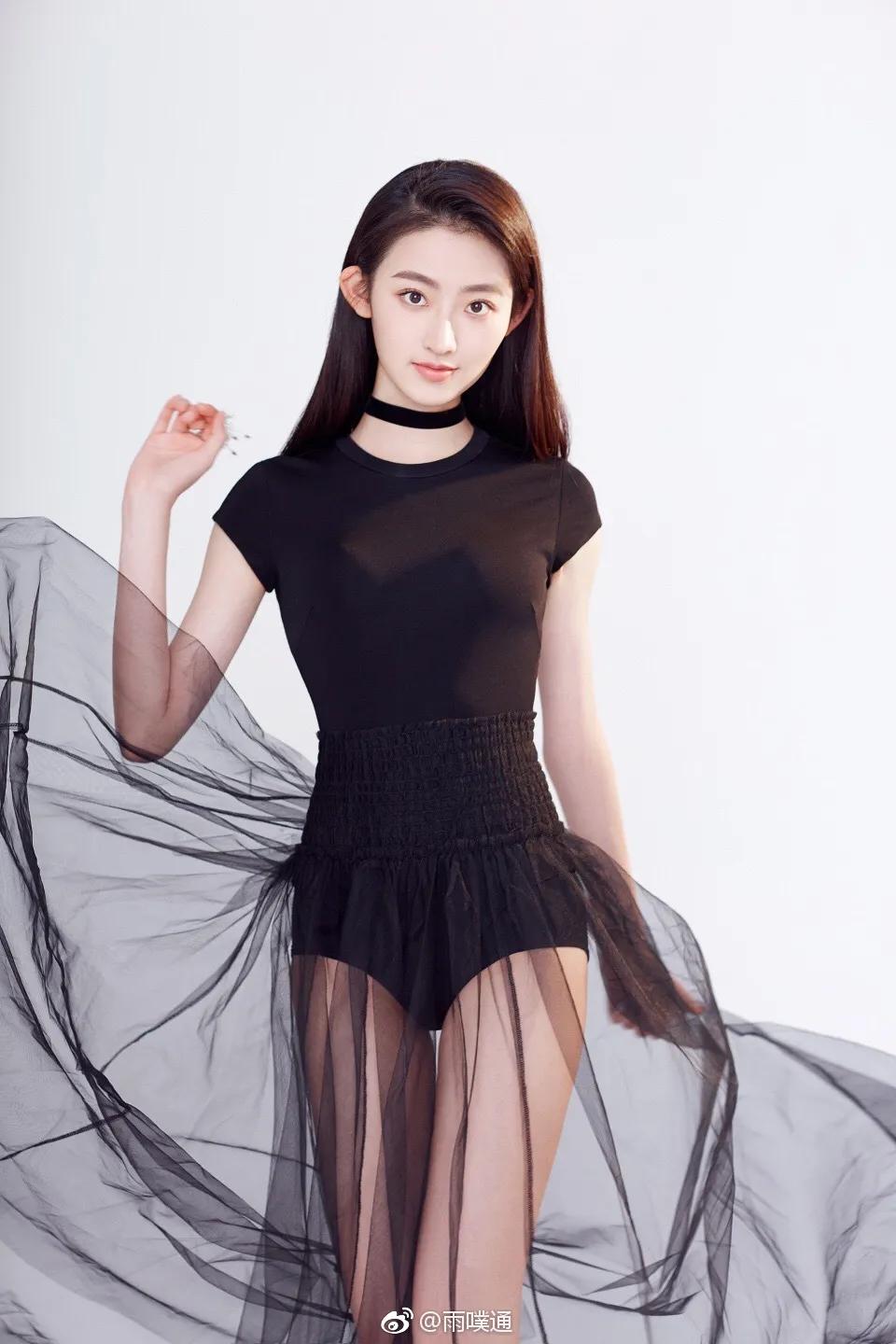 Beautiful picture of Yang Yutong - iNEWS