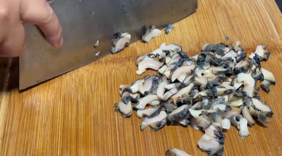 Have you ever eaten snail with leek moss like this?Spicy, delicious and ...