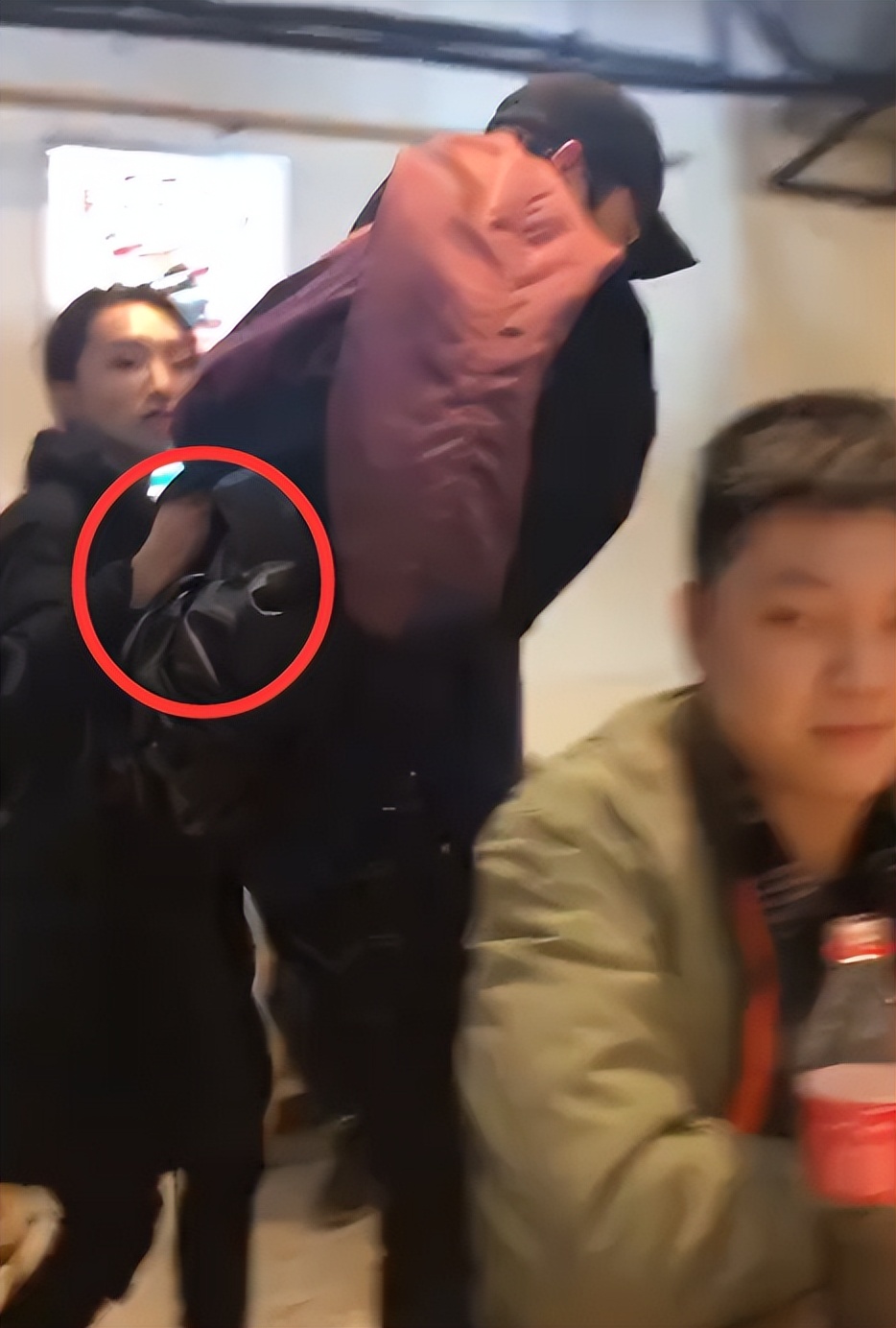 The intimate photo of Hu Ge and his wife Huang Xining was exposed, the ...