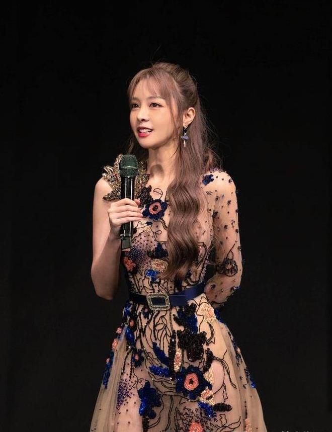 Li Yuanling—Malaysian nerd goddess, with an angel face and a devil ...