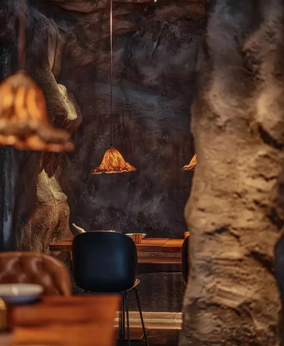 Dining space design: The cave restaurant in the shopping mall, what ...