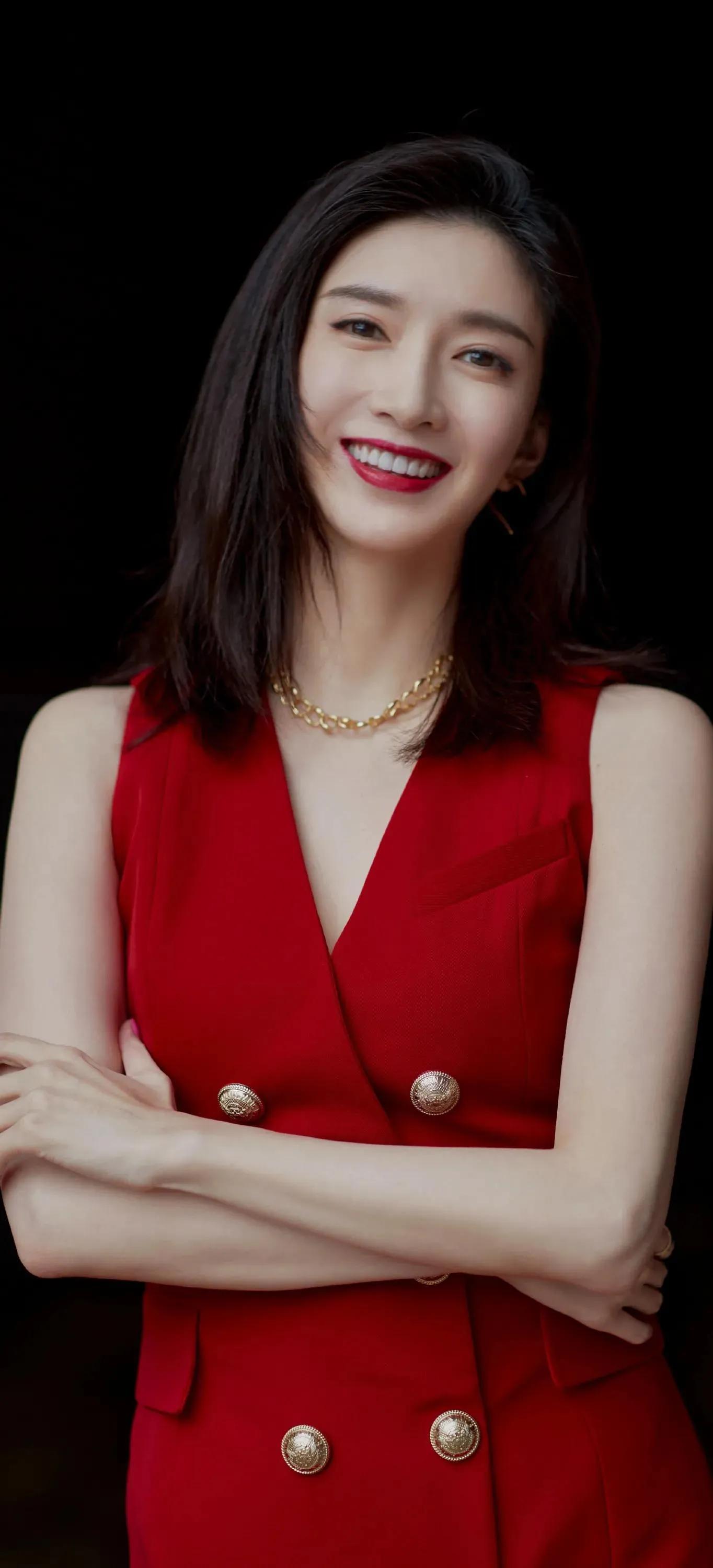 Fascinating female star Jiang Shuying - iNEWS