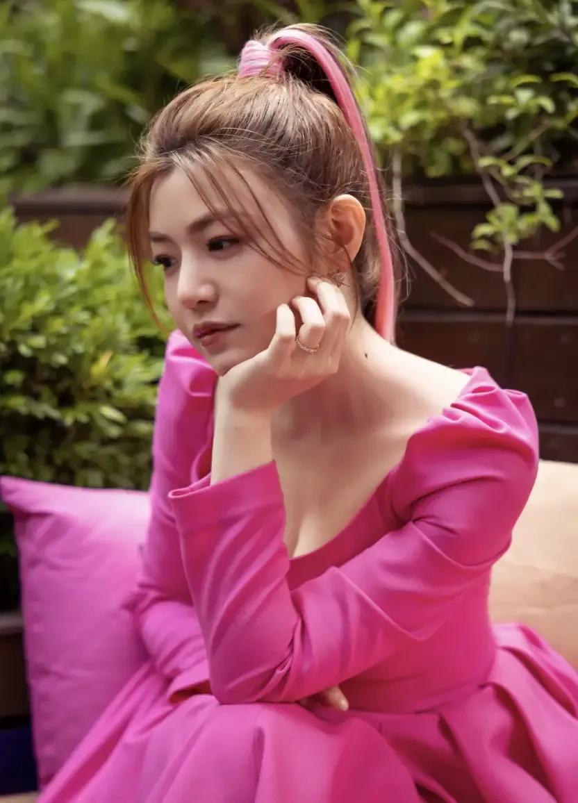 Michelle Chen's 40th birthday, a dreamy pink, sweet and beautiful, Chen Xiao sent a kiss with ...