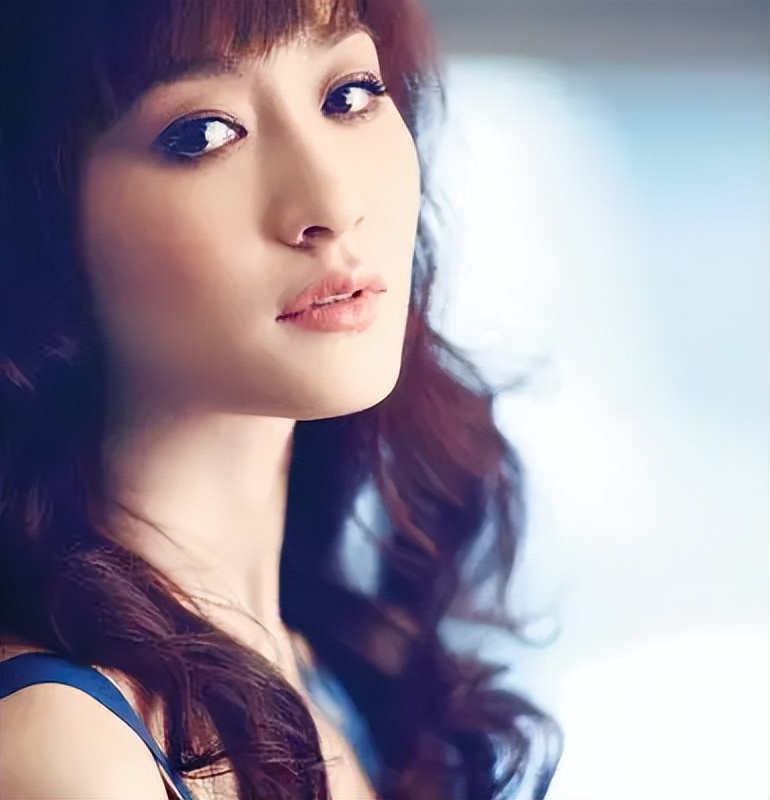 Li Xiaoran's figure is too great, full of femininity and can be called ...