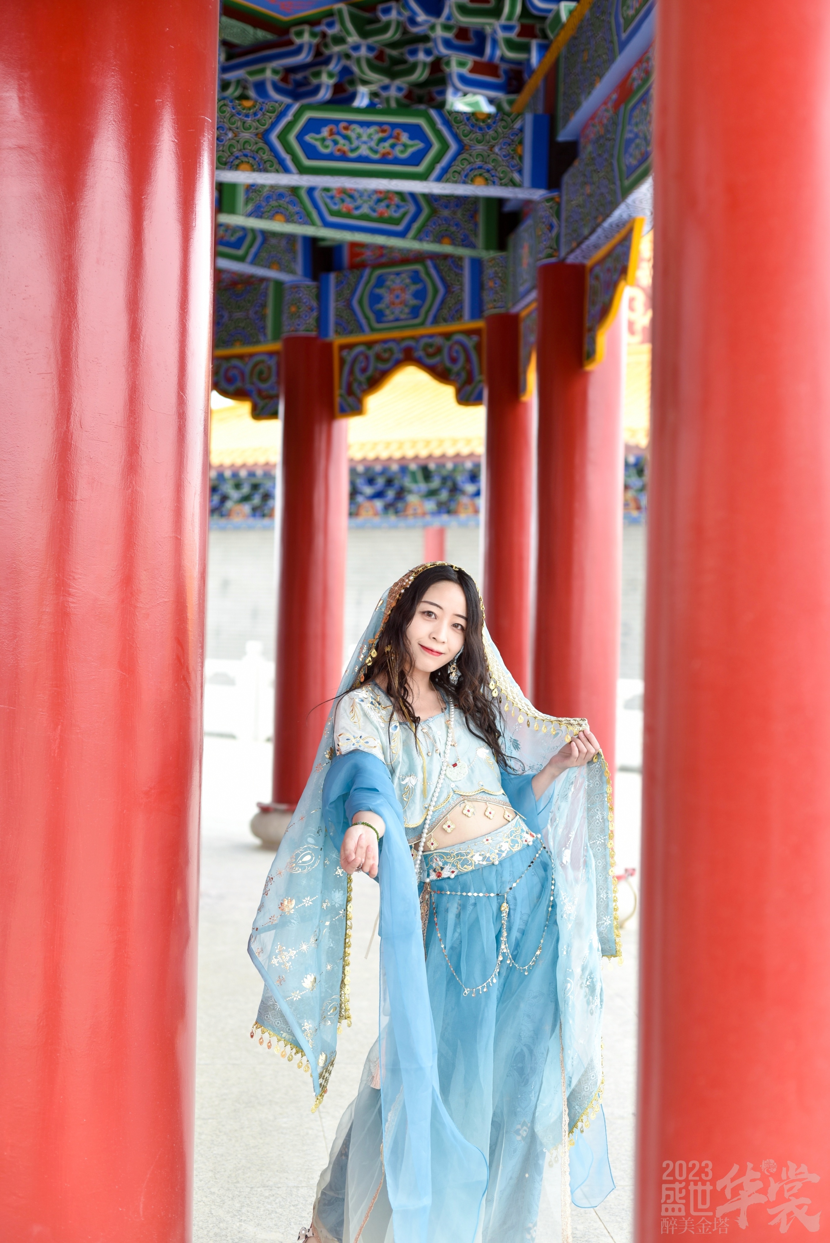 Beautiful! Travel in Hanfu! "Golden Pagoda Populus euphratica forest ...