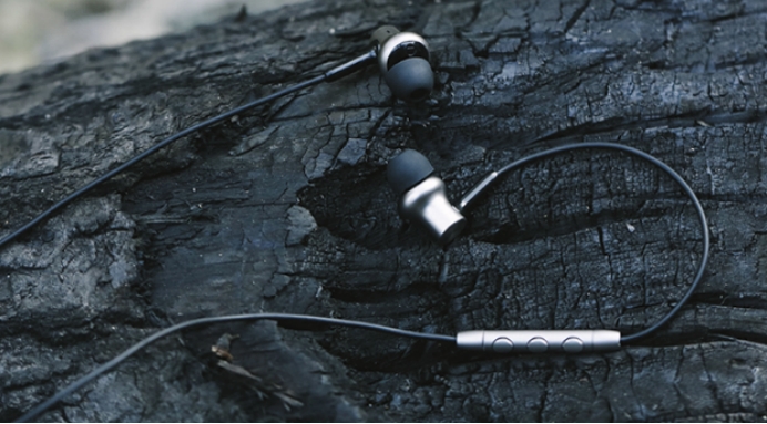 The poor sound quality of the headphones affects the experience and ...