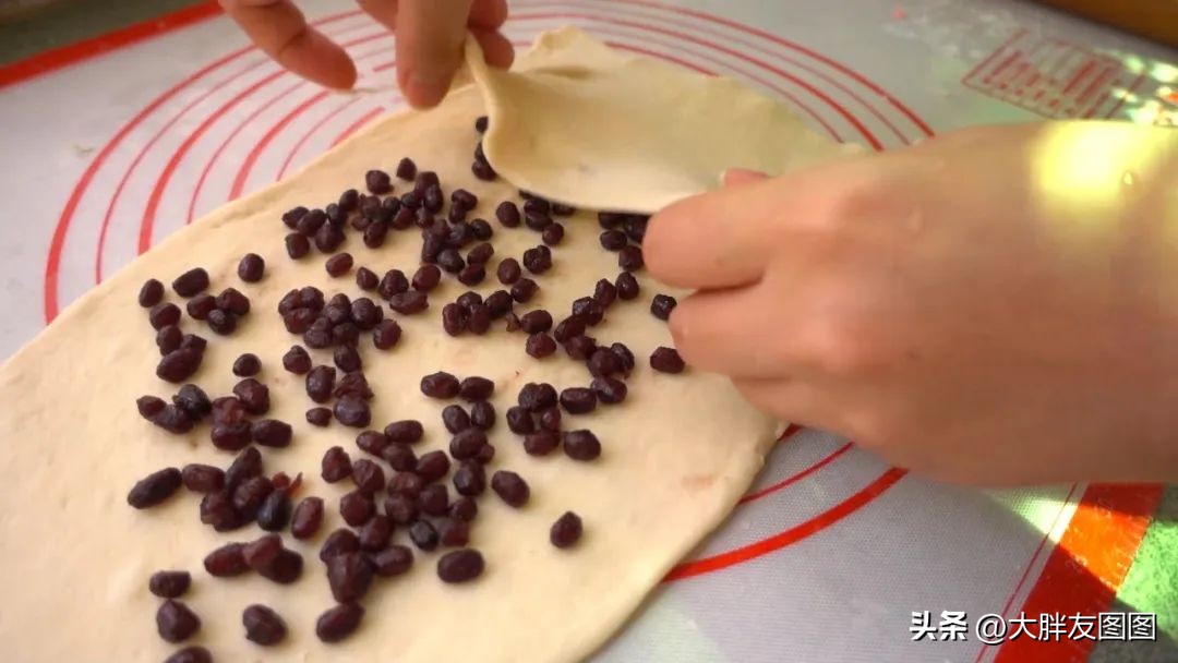 No oven required, homemade red bean biscuits that are crispy on the ...