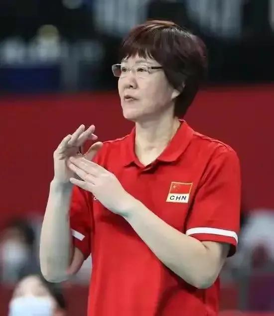 Lang Ping plants trees, Cai Bin enjoys the shade - iNEWS