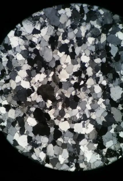 Minerals under a polarizing microscope look really spicy! - iNEWS